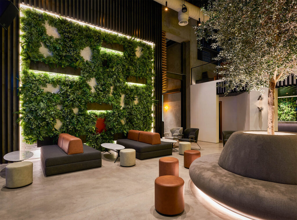 Train Beach Club – La Mer, Dubai – Zoluti